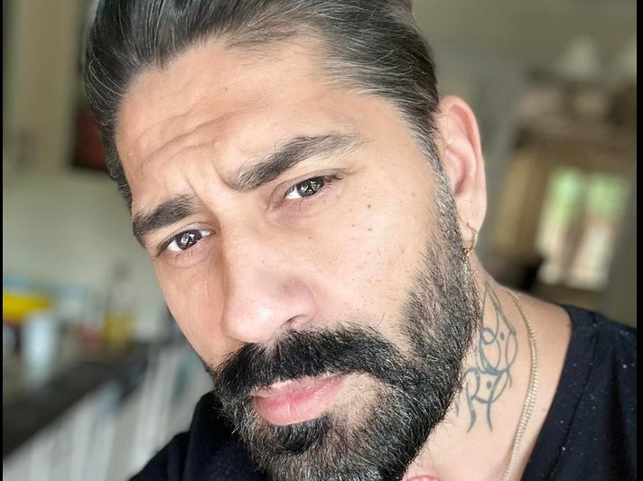 Fiica lui Connect-R, discriminată la școală