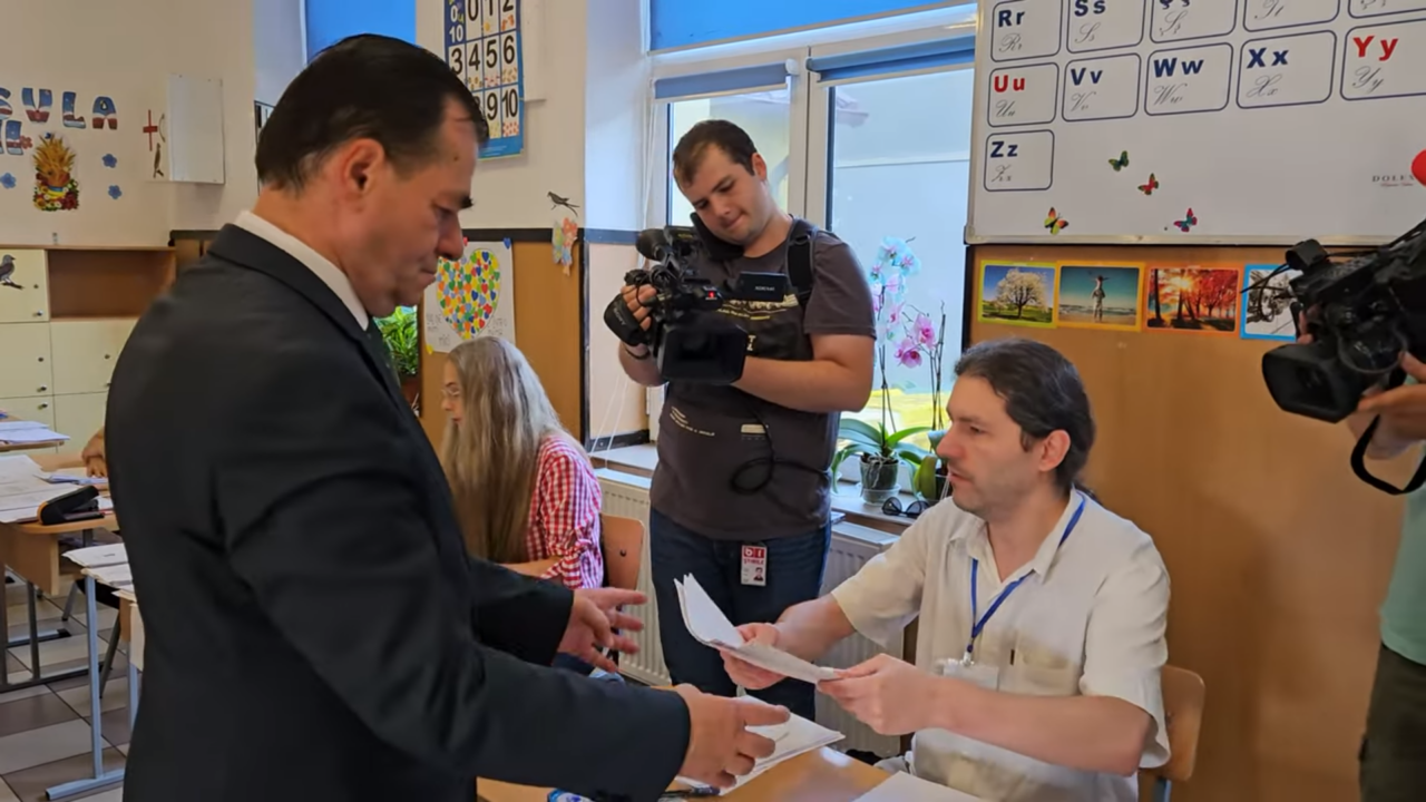Ludovic Orban a votat, în Ilfov. „Votul este singura formă de ... Ludovic Orban a votat, în Ilfov. „Votul este singura formă de ...