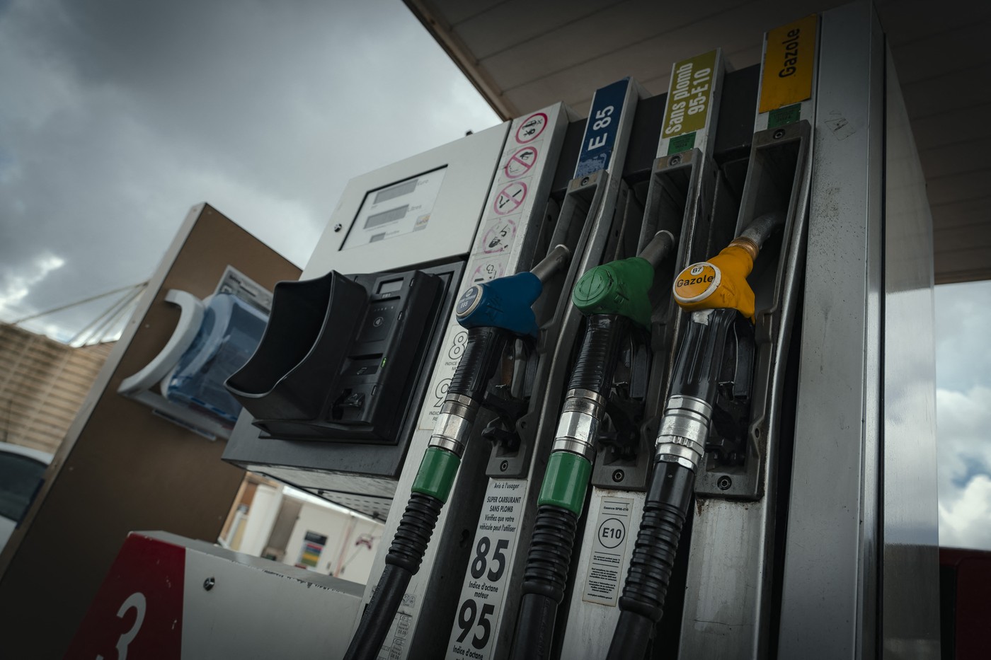 Benzina și motorina se vor SCUMPI cu 0,40 RON pe Litru de la 1 iulie