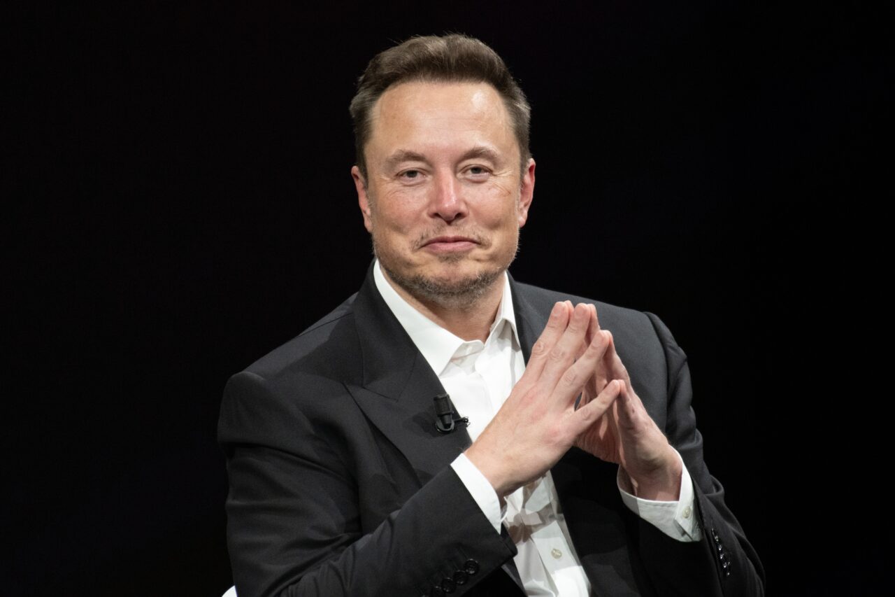 The Guardian: Elon Musk ar putea deține unui 1 TRILION de dolari până ...