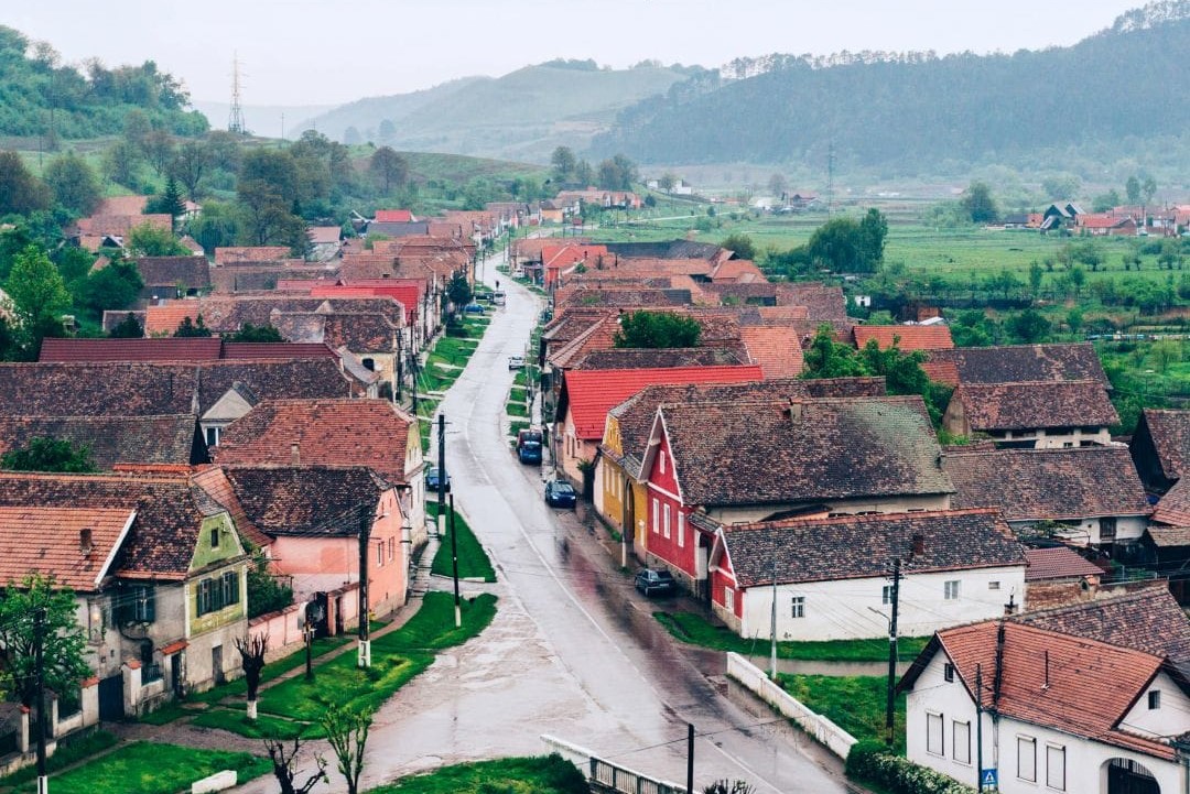 Colțul de rai din România unde te poți retrage la pensie. O casă aici costă doar 10 mii de lei ...