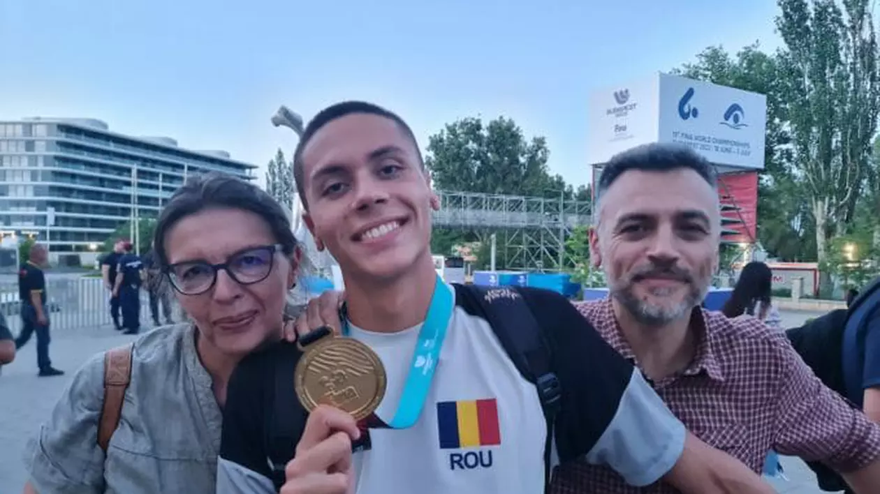 Cine sunt PĂRINȚII lui David Popovici. Mama campionului a făcut un curs ...