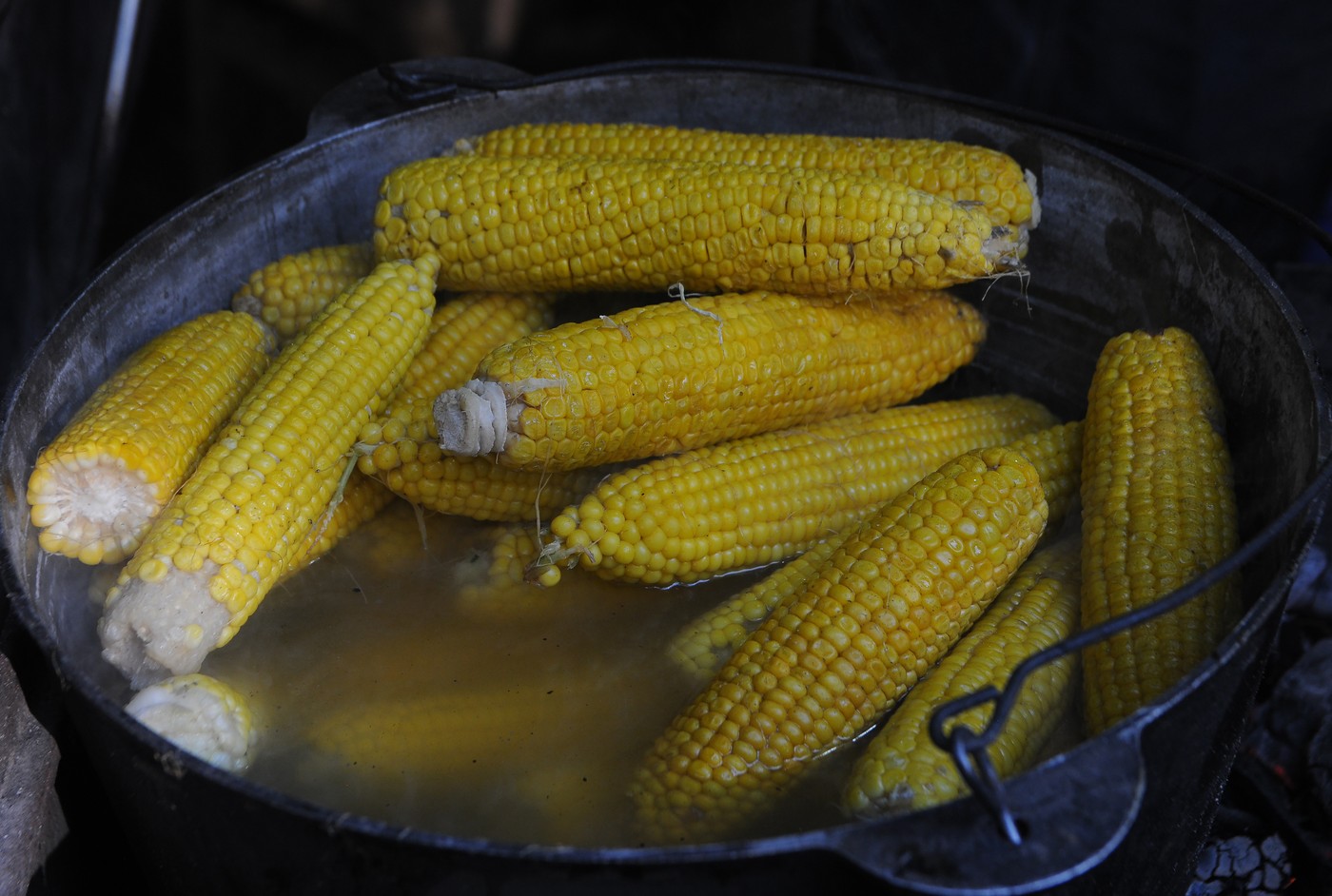Cum să pregătești porumbul fiert, pentru a fi DELICIOS. Obține gustul ...