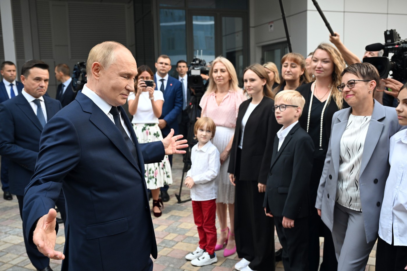 Copilărie în Rusia lui Putin. Tații mor în Ucraina, copii merg în ...