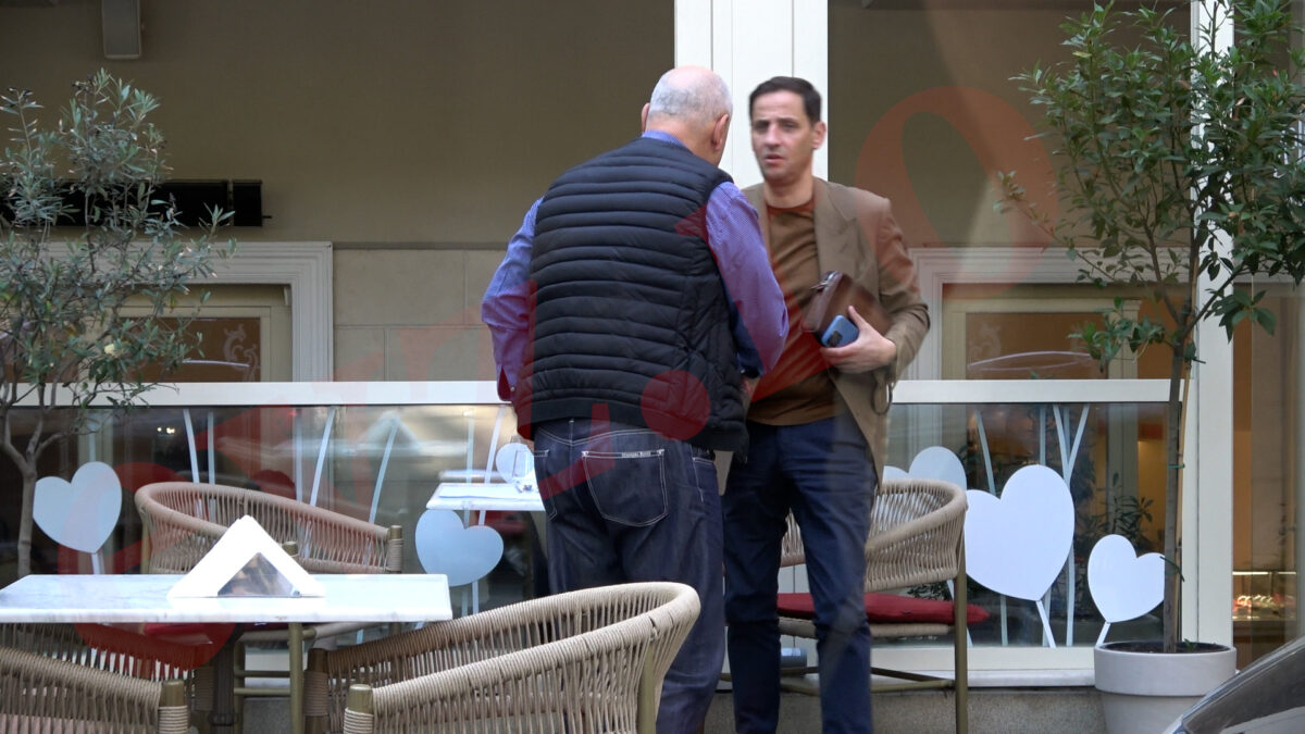 Este marea ÎMPĂCARE a acestui an! Gheorghe Stelian și Dorin Cocoș, surprinși când își dau mâna ...