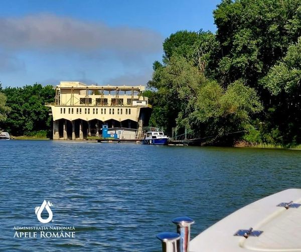 Debitul Dunării, DUBLU la intrarea în România, dar staționar. Risc ...