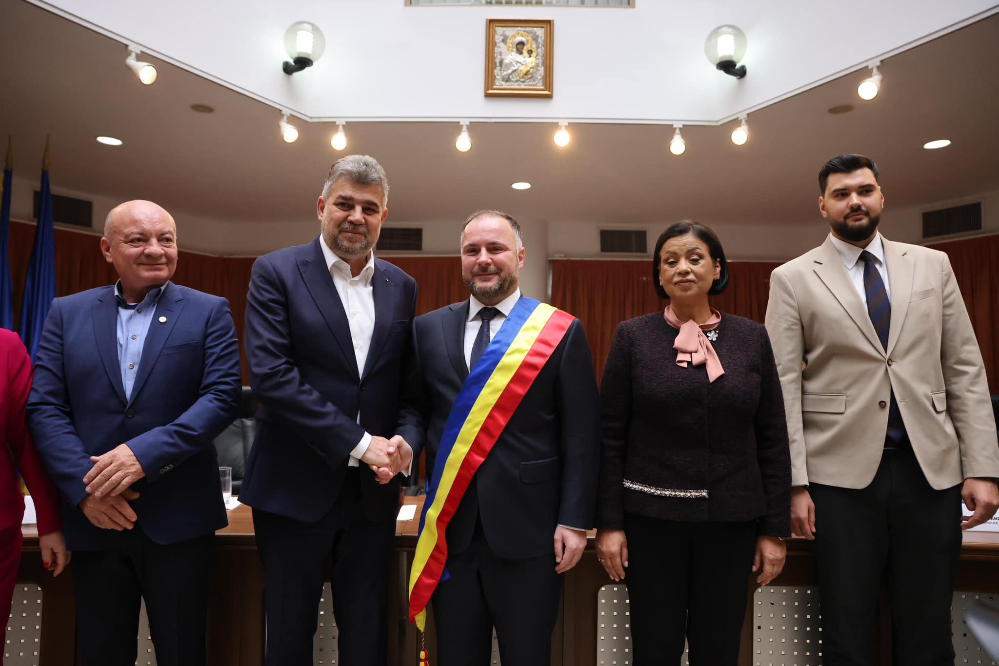 Marcel CIOLACU, prezent la învestirea lui Rareș HOPINCĂ: Toți trebuie ...