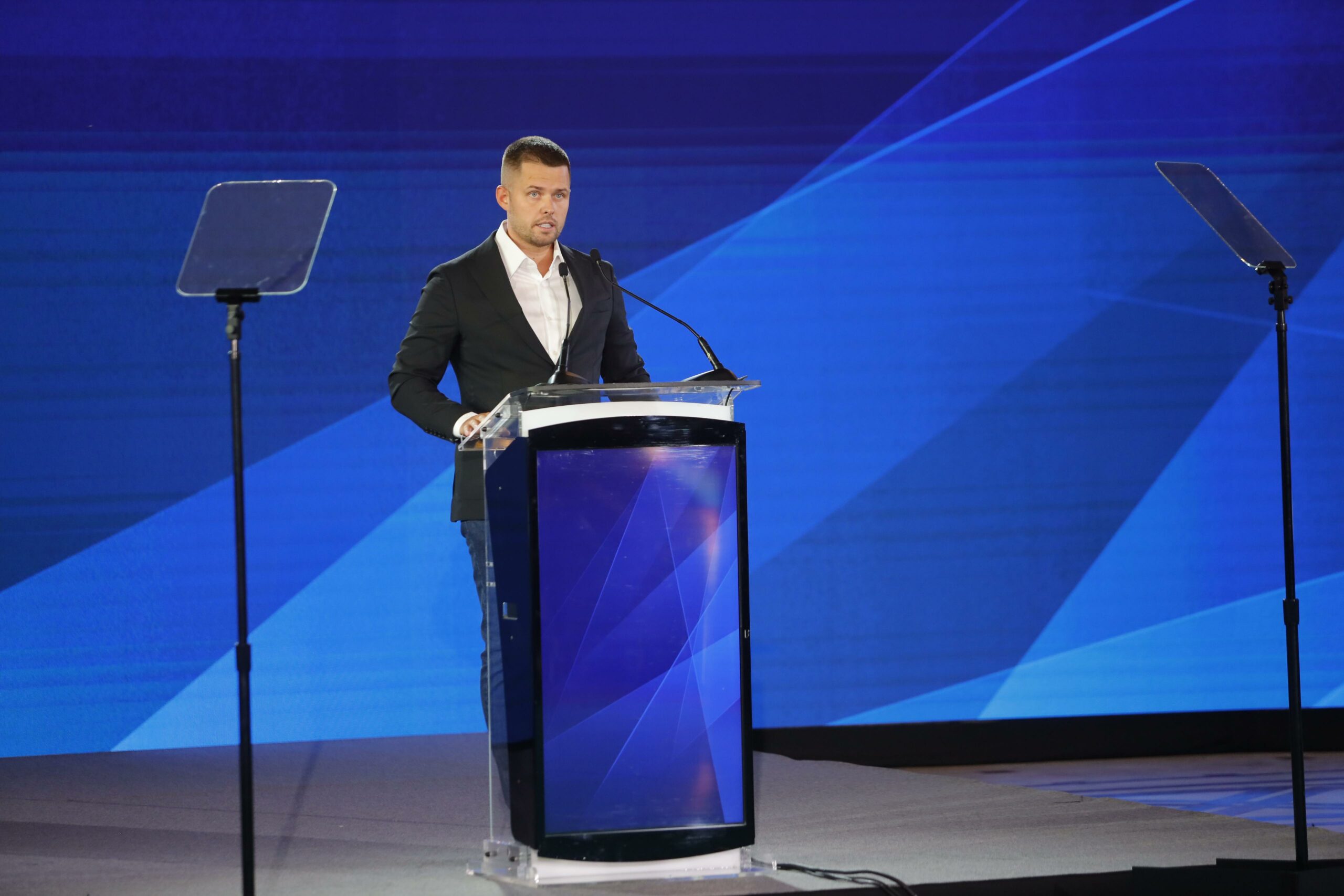 Am vorbit cu antreprenorul care l-a PROVOCAT pe Marcel Ciolacu. Lucian ...