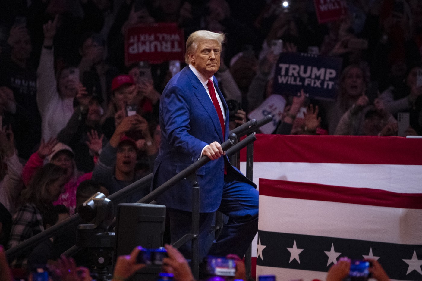 Controverse după evenimentul de campanie al lui Donald Trump de la New ...