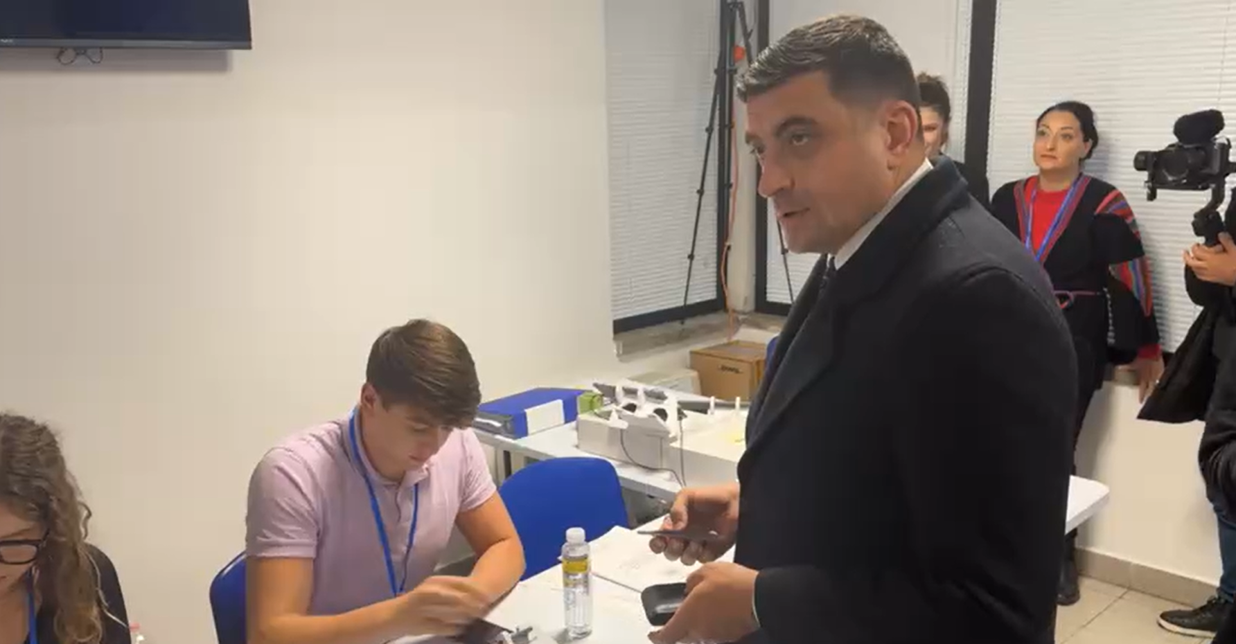 George SIMION a votat la ROMA, „din respect pentru românii care trăiesc ...