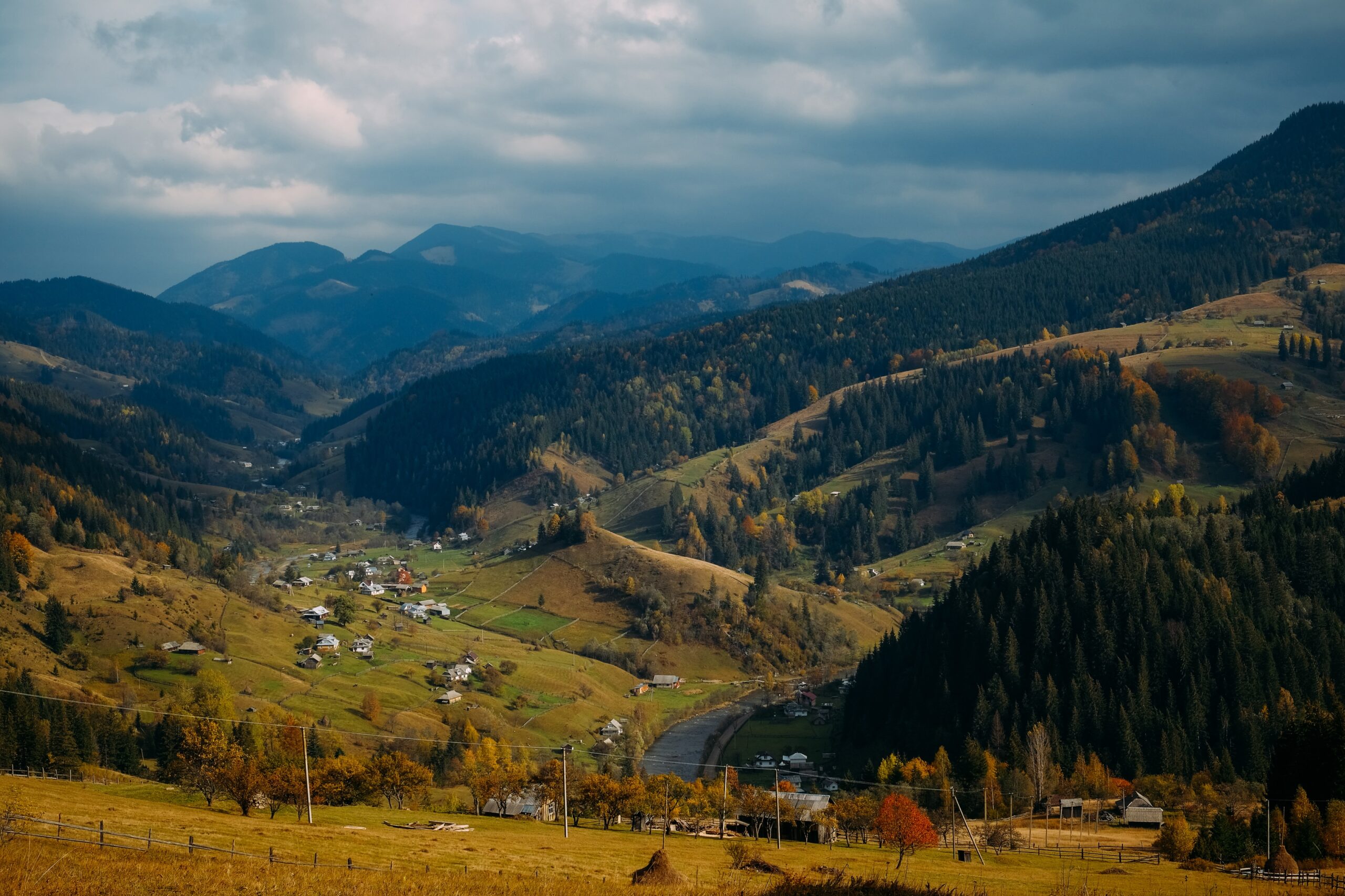 Stațiunea din România cu peisaje de basm, în fiecare anotimp. Este ...