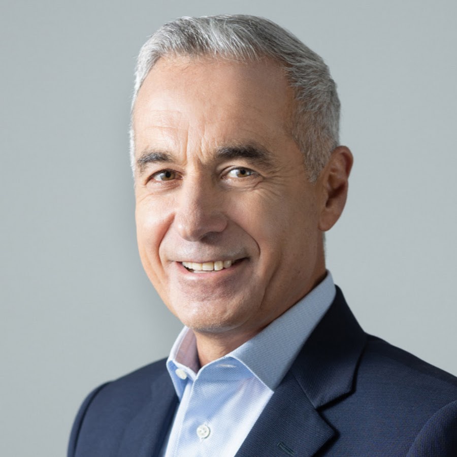 Călin Georgescu, angajat la MAE de Mircea Geoană, în calitate de consilier personal în 2004