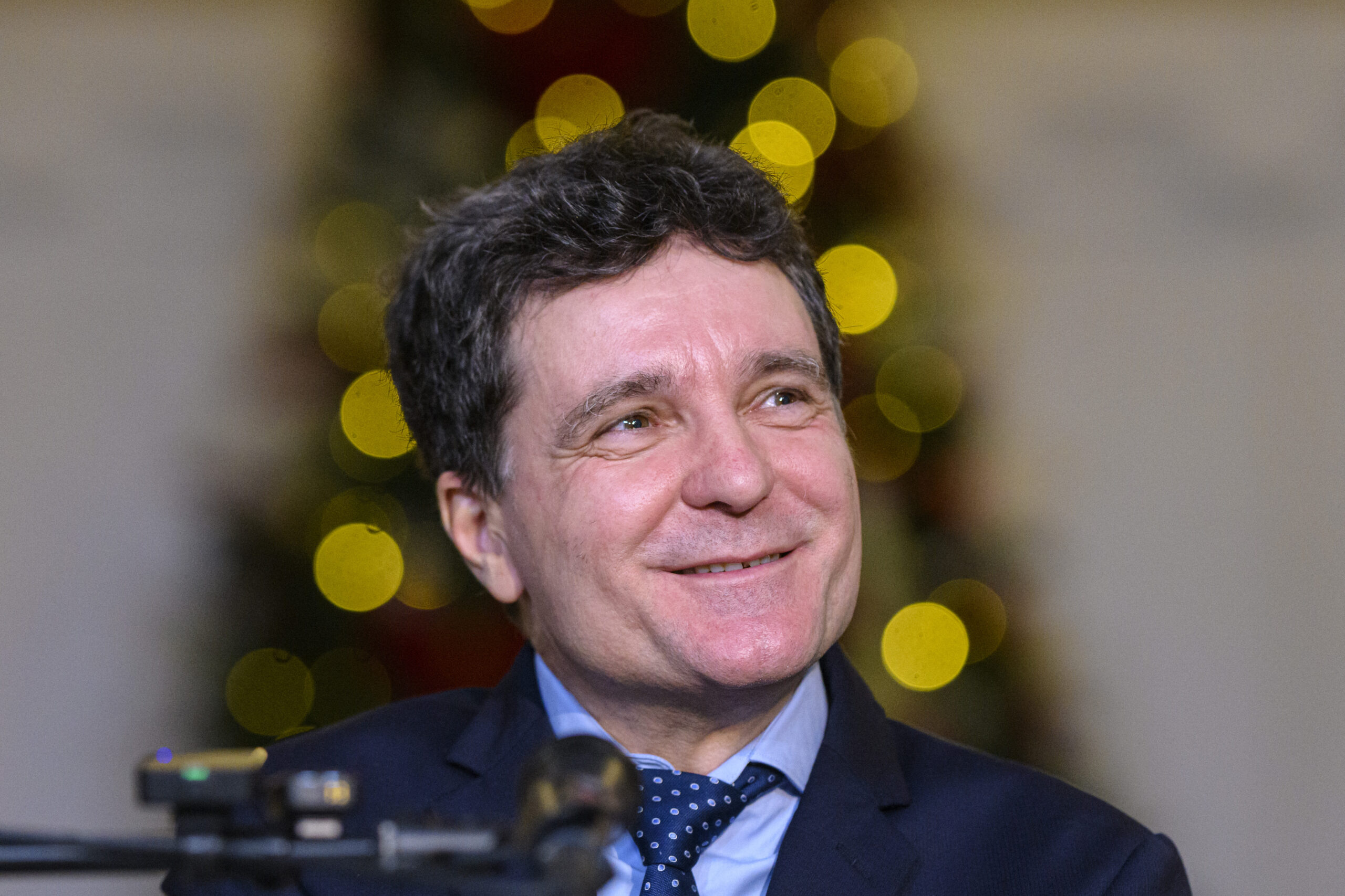 Nicuşor Dan anunţă înfiinţarea liniei speciale de REVELION. Autobuzul ...