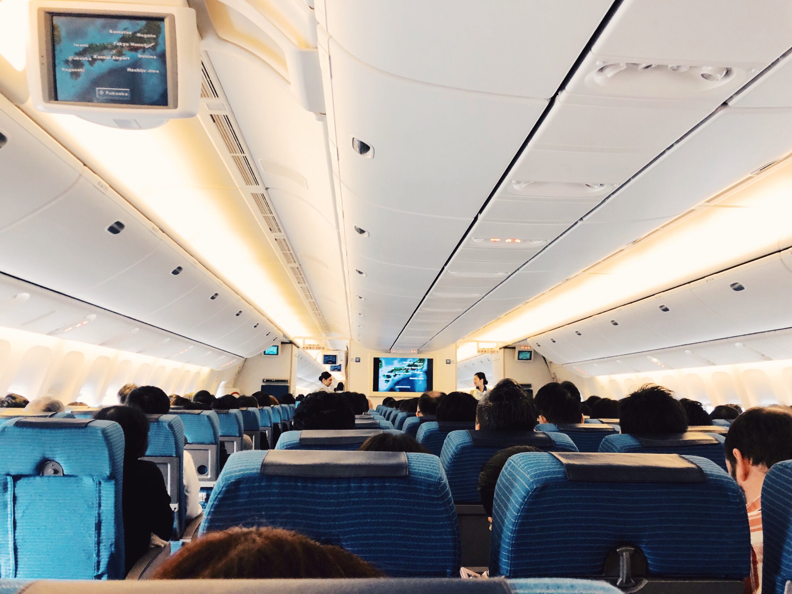 O femeie s-a urcat FĂRĂ bilet într-un avion care decola din New York și ...