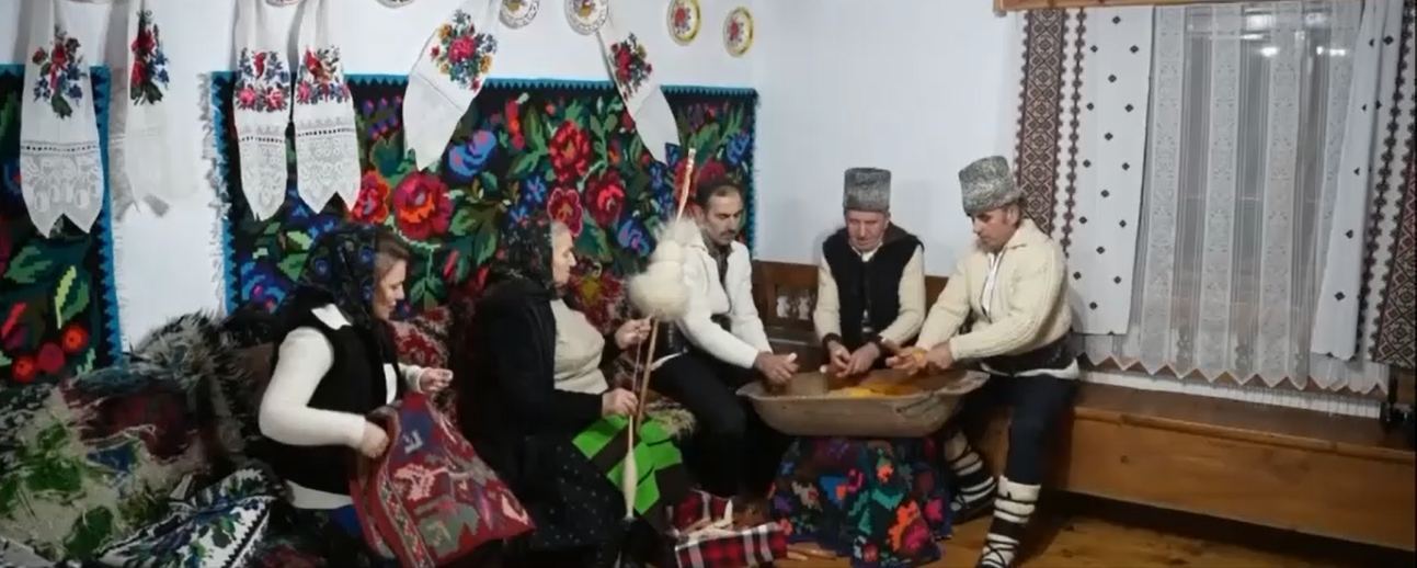 În Maramureș, obiceiul șezătorilor este păstrat cu sfințenie în ...