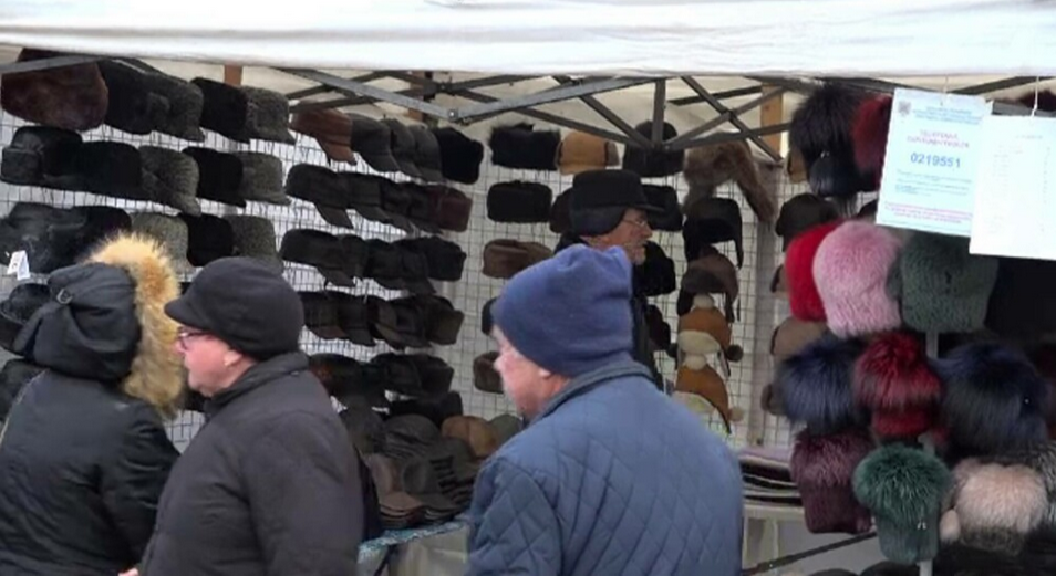 Cât COSTĂ cel mai scump model, la „Târgul Căciulilor” din Blaj. Este un ...