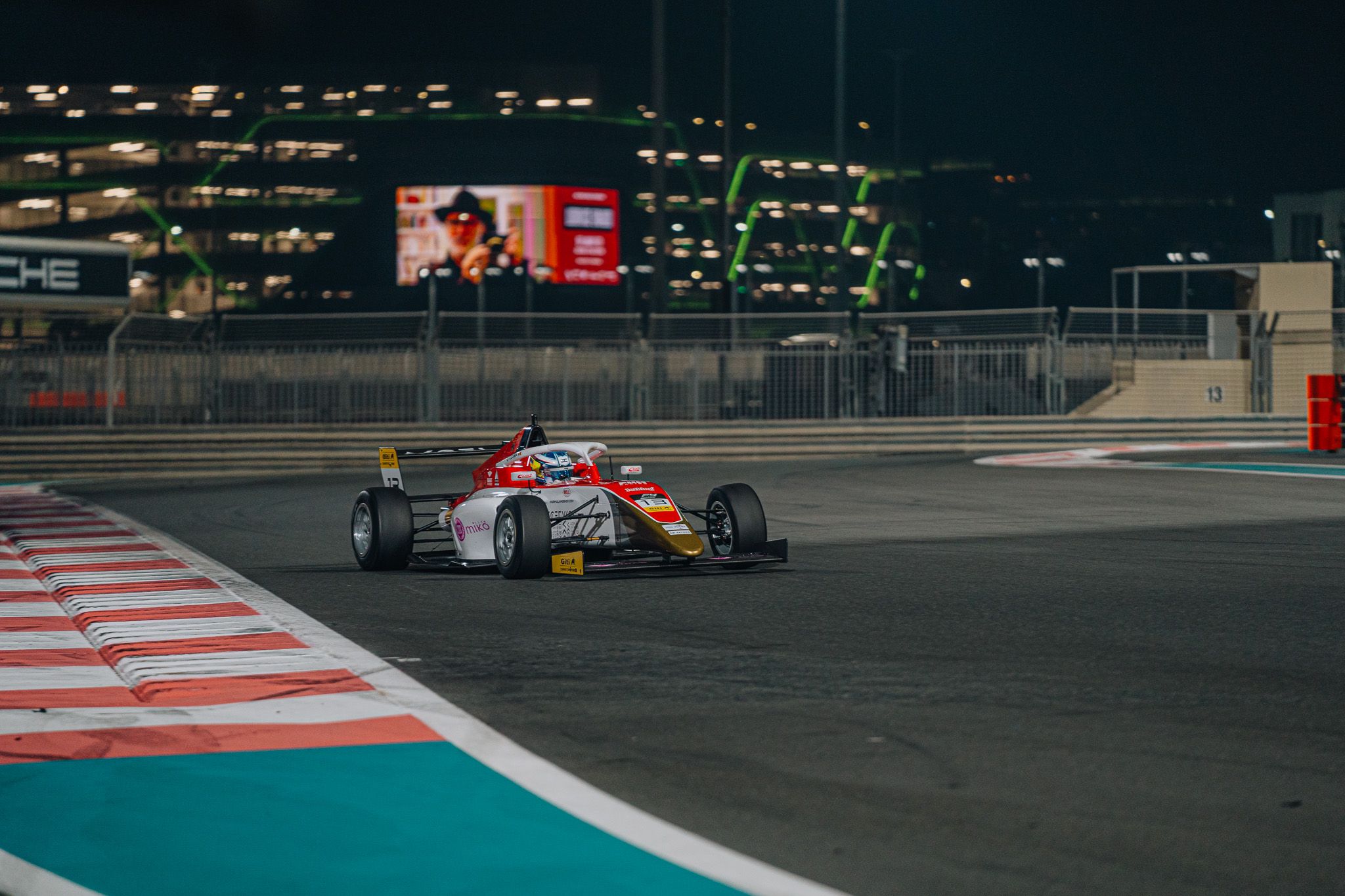 Debut IMPRESIONANT în Formula 4 pentru un pilor român! „Am reușit să mă ...