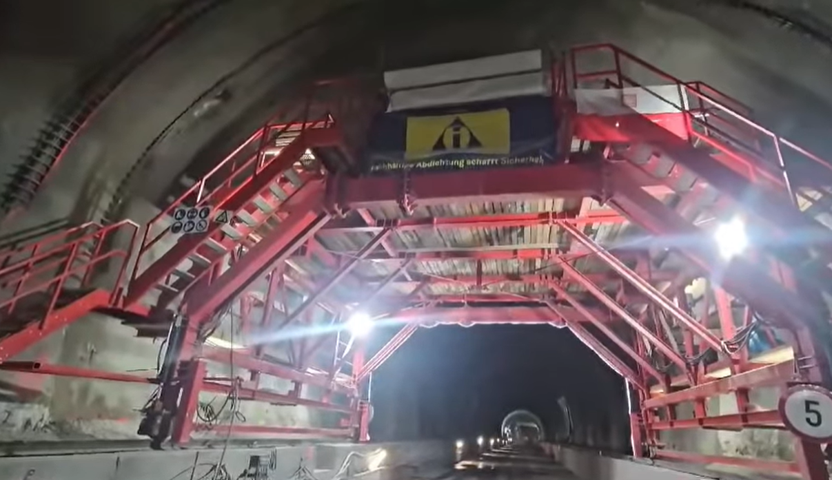 Grindeanu: Primul TUNEL forat pe o autostradă din România, aproape de finalizare / Pistol ...