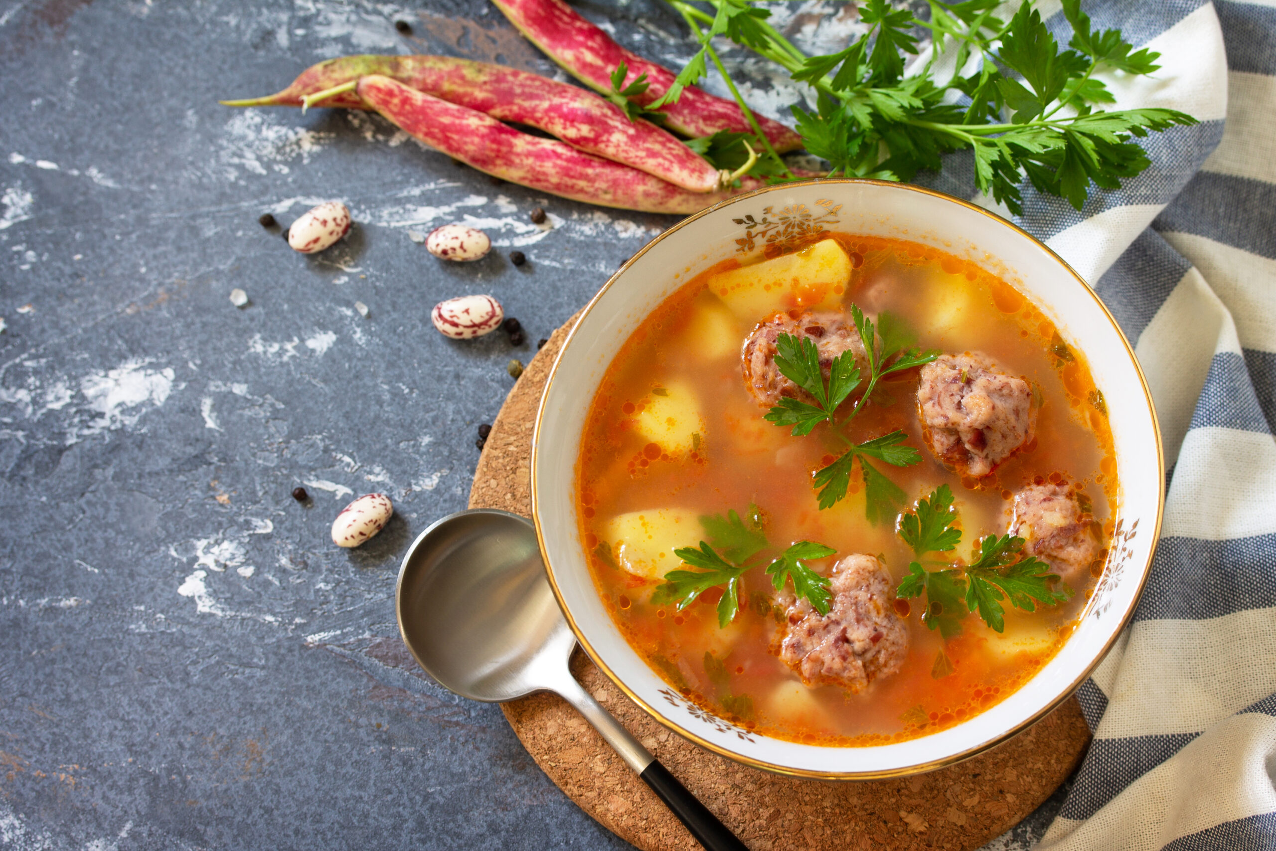 Ciorbă la 10 de lei pe Litoral în plin sezon. Unde se petrece minunea și care sunt motivele