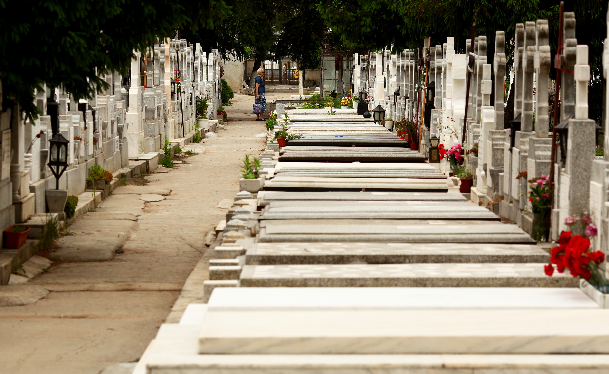 Gestul făcut în cimitir, care îţi poate aduce amenzi de 4.000 de lei. S ...