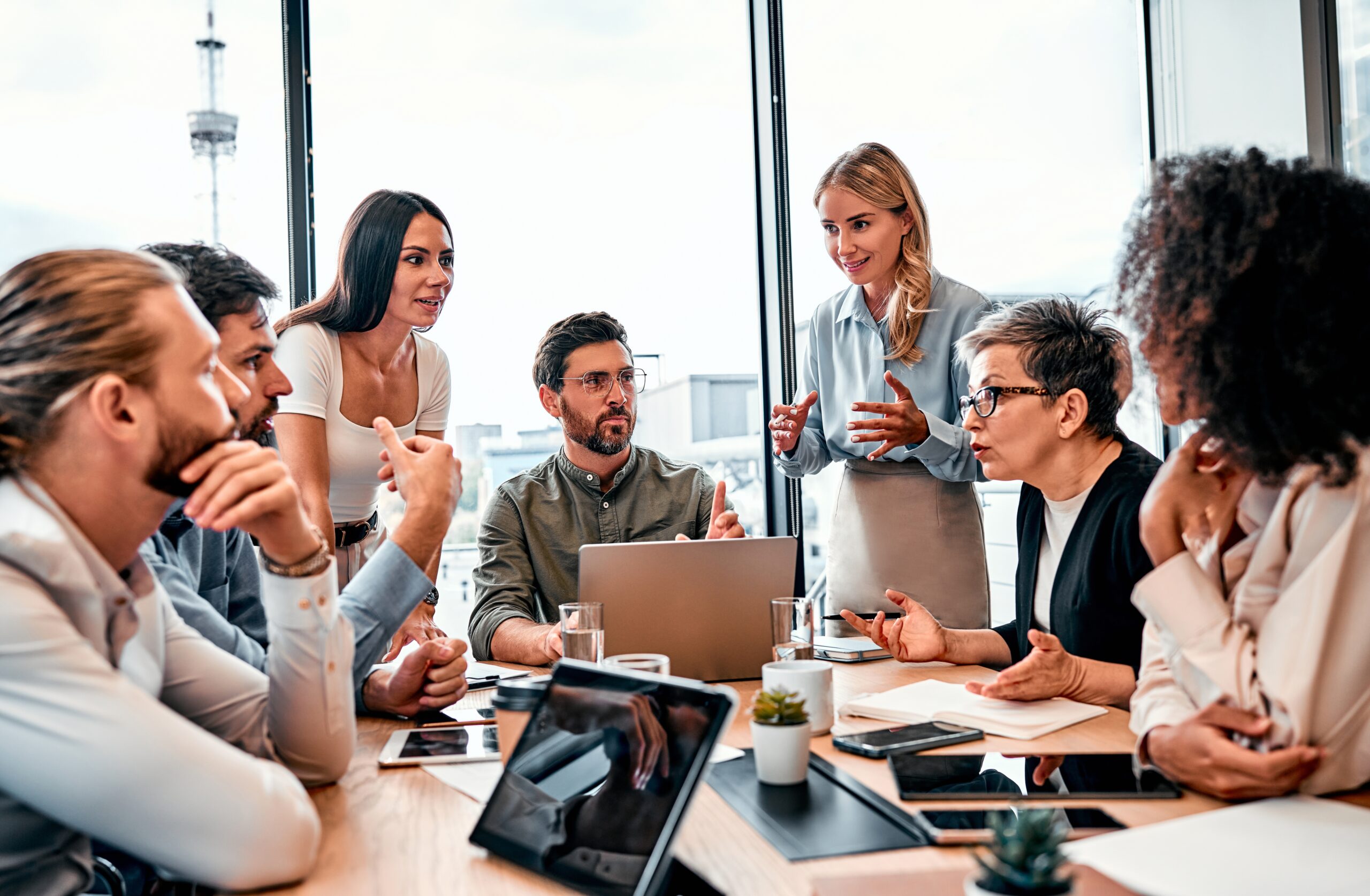 Cât de FERICIȚI sunt românii la locul de muncă: recunoașterea din ...