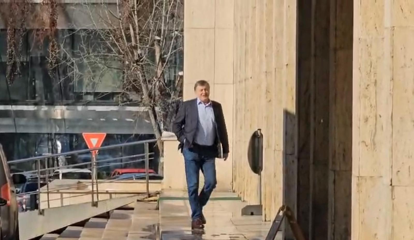 Ședință a coaliției la Guvern. Crin Antonescu, prezent. Oficial: PSD ...