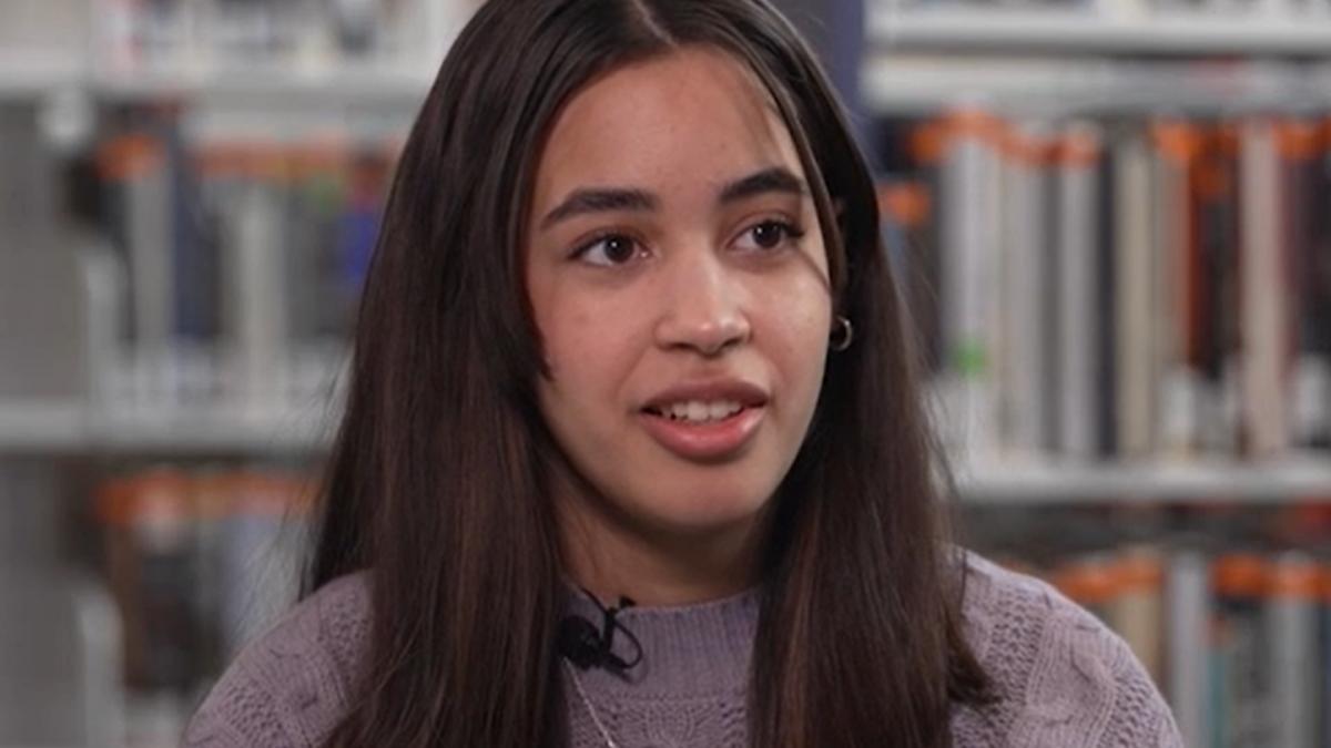 O elevă ANALFABETĂ a teminat liceul cu brio și a câștigat o bursă ...