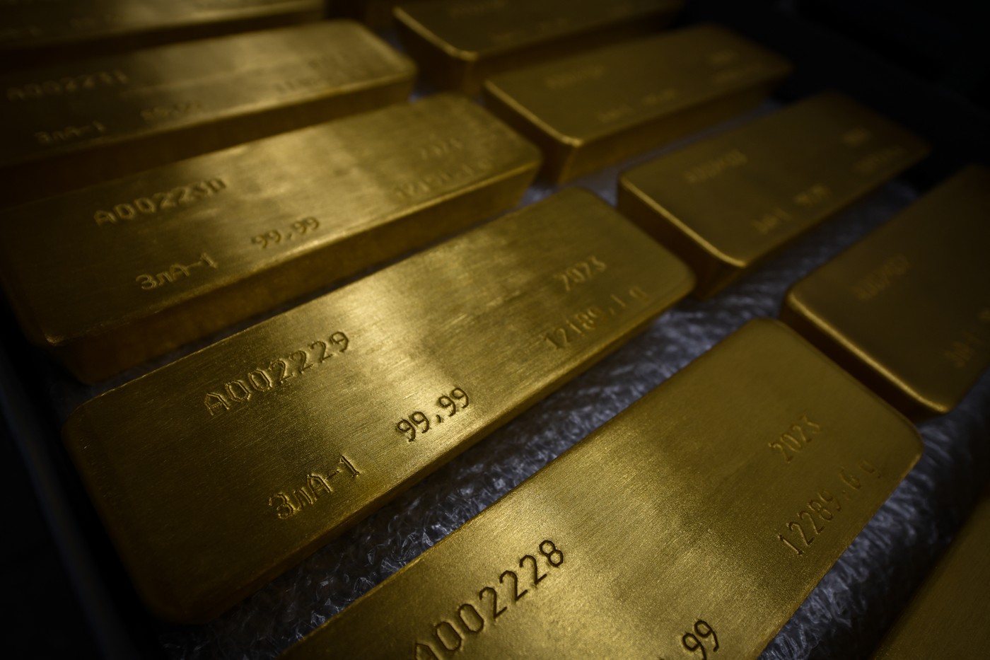 Aurul atinge un nou maxim istoric: 480,83 lei/gram! Curs valutar marți, 22 aprilie 2025: ce se ...