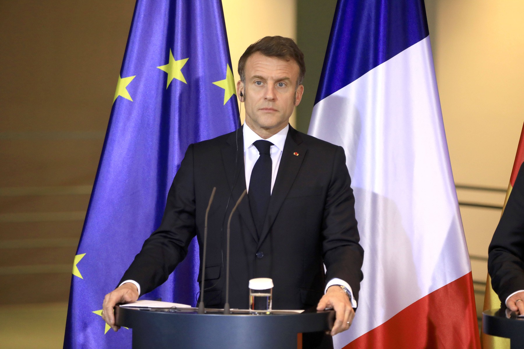 Emmanuel Macron condamnă bombardamentele Israelului asupra Fâșiei Gaza ...