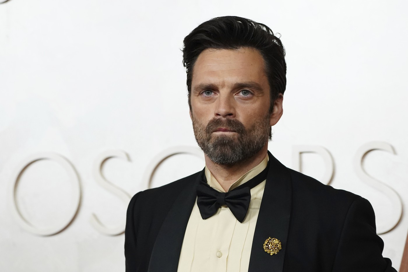 Sebastian Stan a votat la New York. Actorul s-a pozat cu pașaportul ...