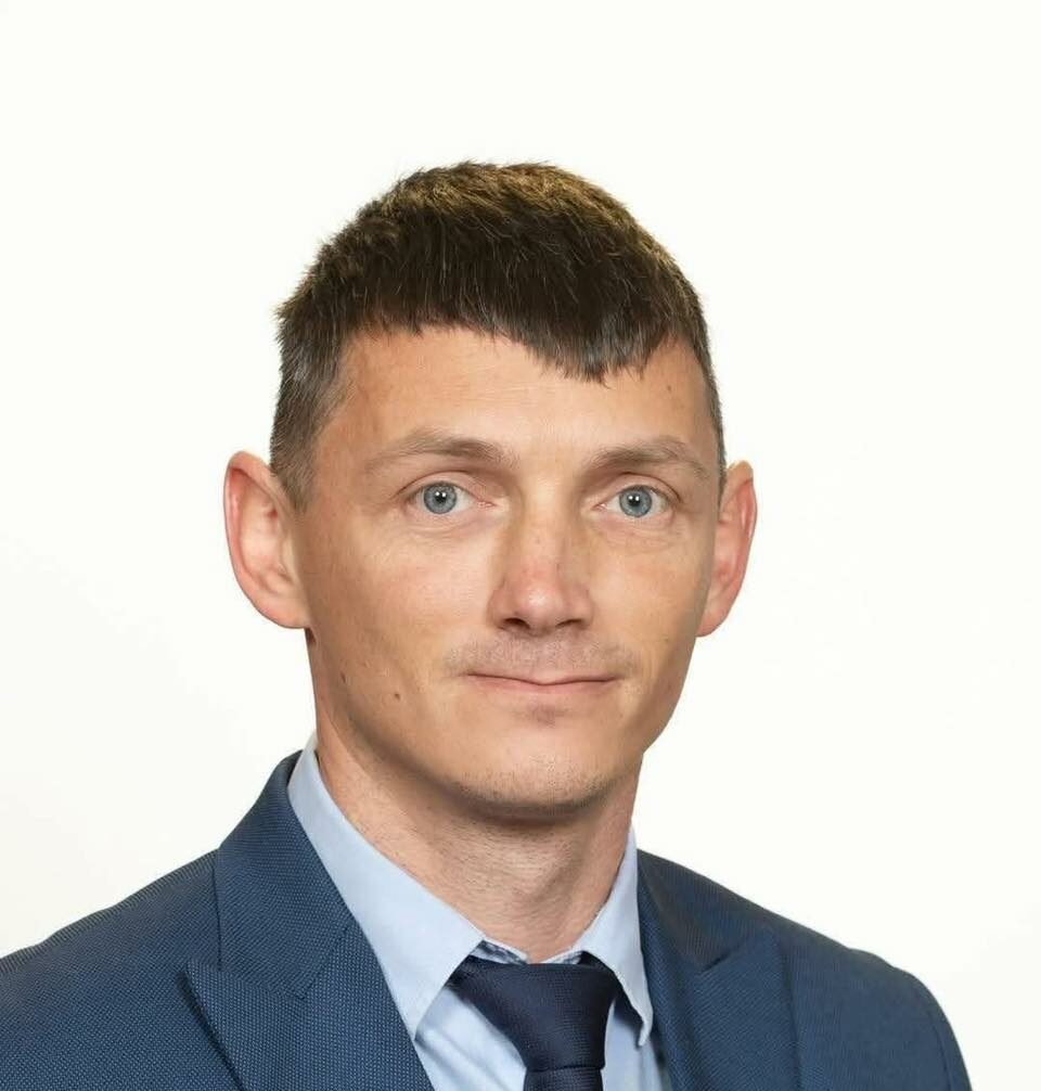 Senatorul POT Paul-Ciprian Pintea a scris în CV că urmează cursurile ...