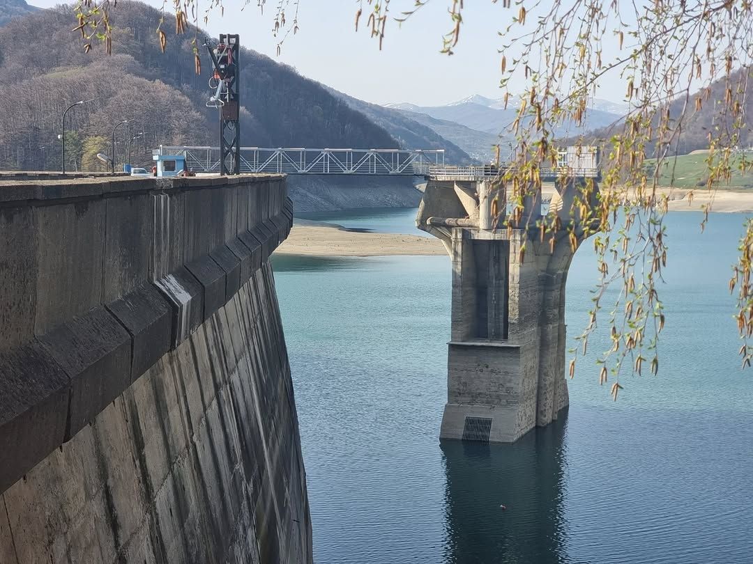 Apele Române anunţă o creştere semnificativă a rezervei de apă în ...