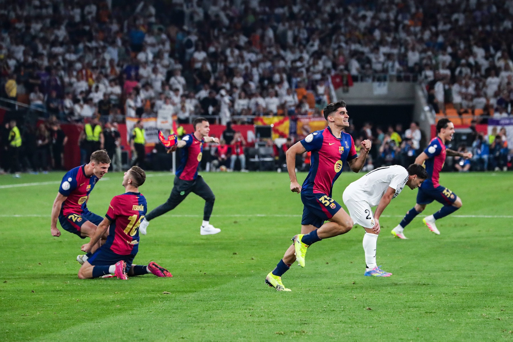 FC Barcelona a câștigat derby-ul cu Real Madrid, 4-3. Discuția dintre ...