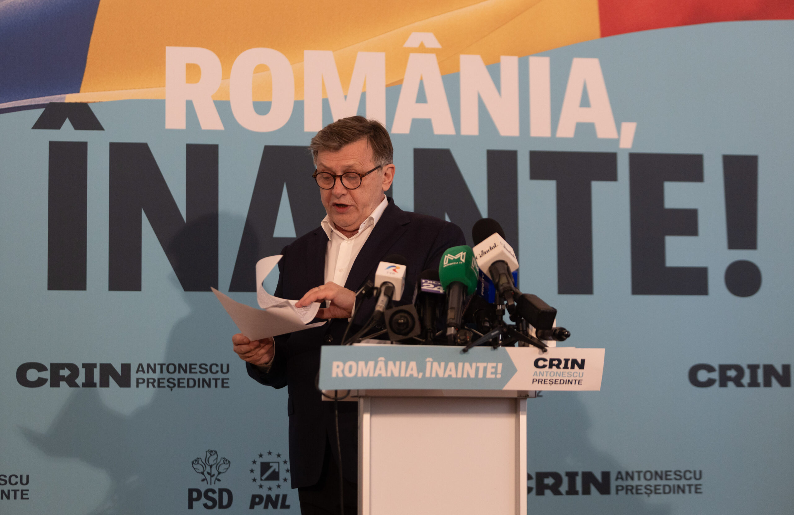 Crin Antonescu: "Nu știu dacă s-a întâlnit Nicușor Dan cu Florian Coldea/ Sunt singurul candidat ...