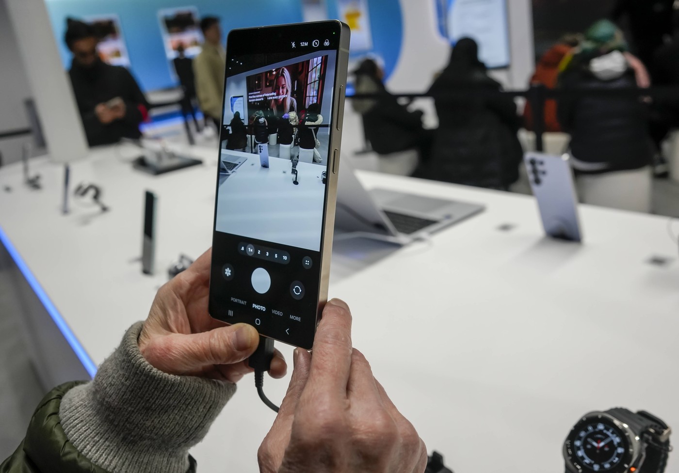 Cum arată smartphone-ul "fake" Samtaesung din Coreea de Nord. Capturile ...