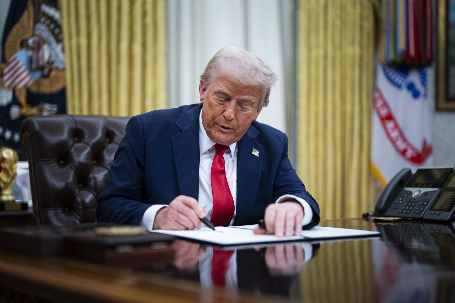 Secretarul pentru Comerţ al SUA explică de ce Donald Trump a impus ...