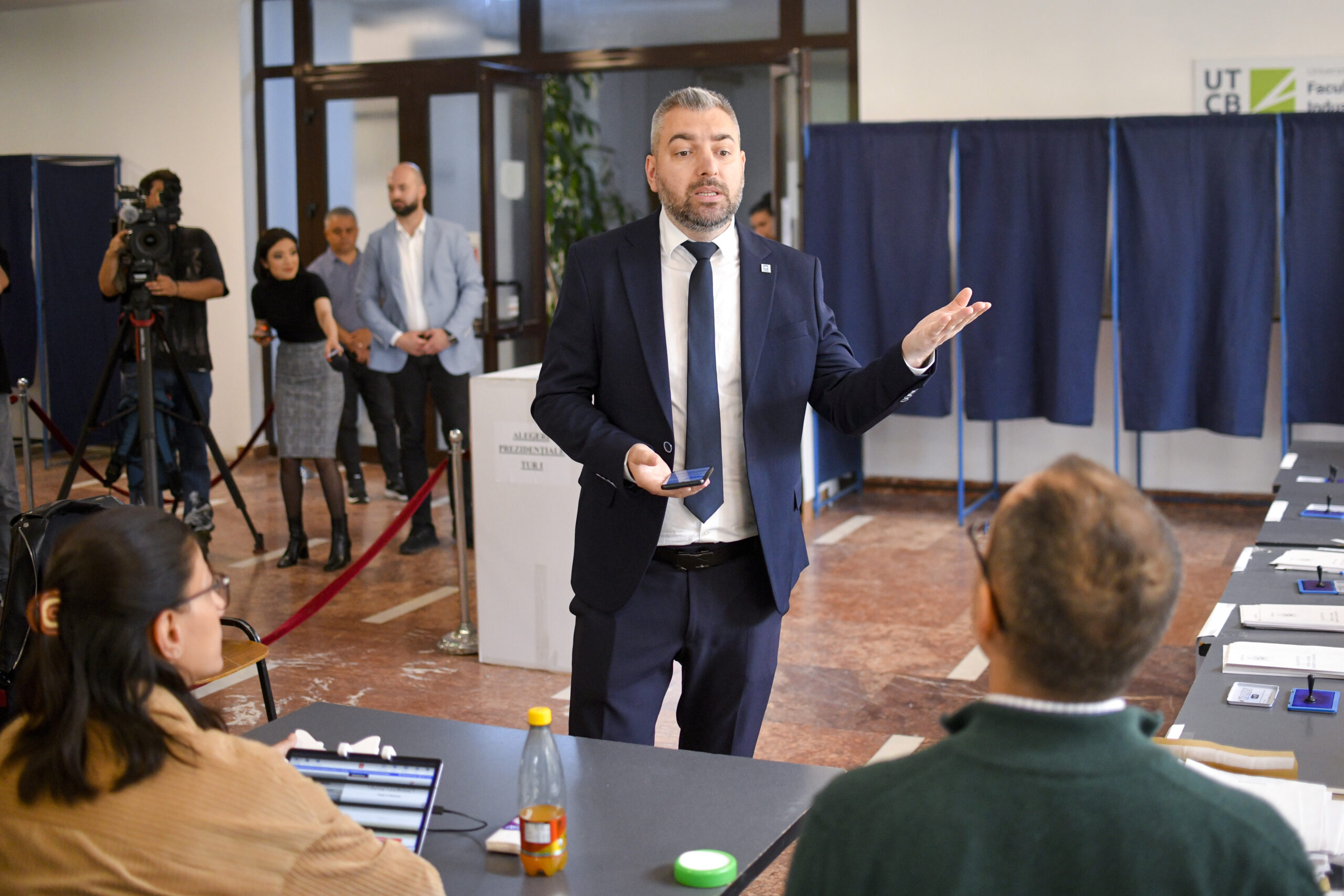 Sebastian Popescu nu ar fi fost lăsat să voteze. S-ar fi prezentat la ...