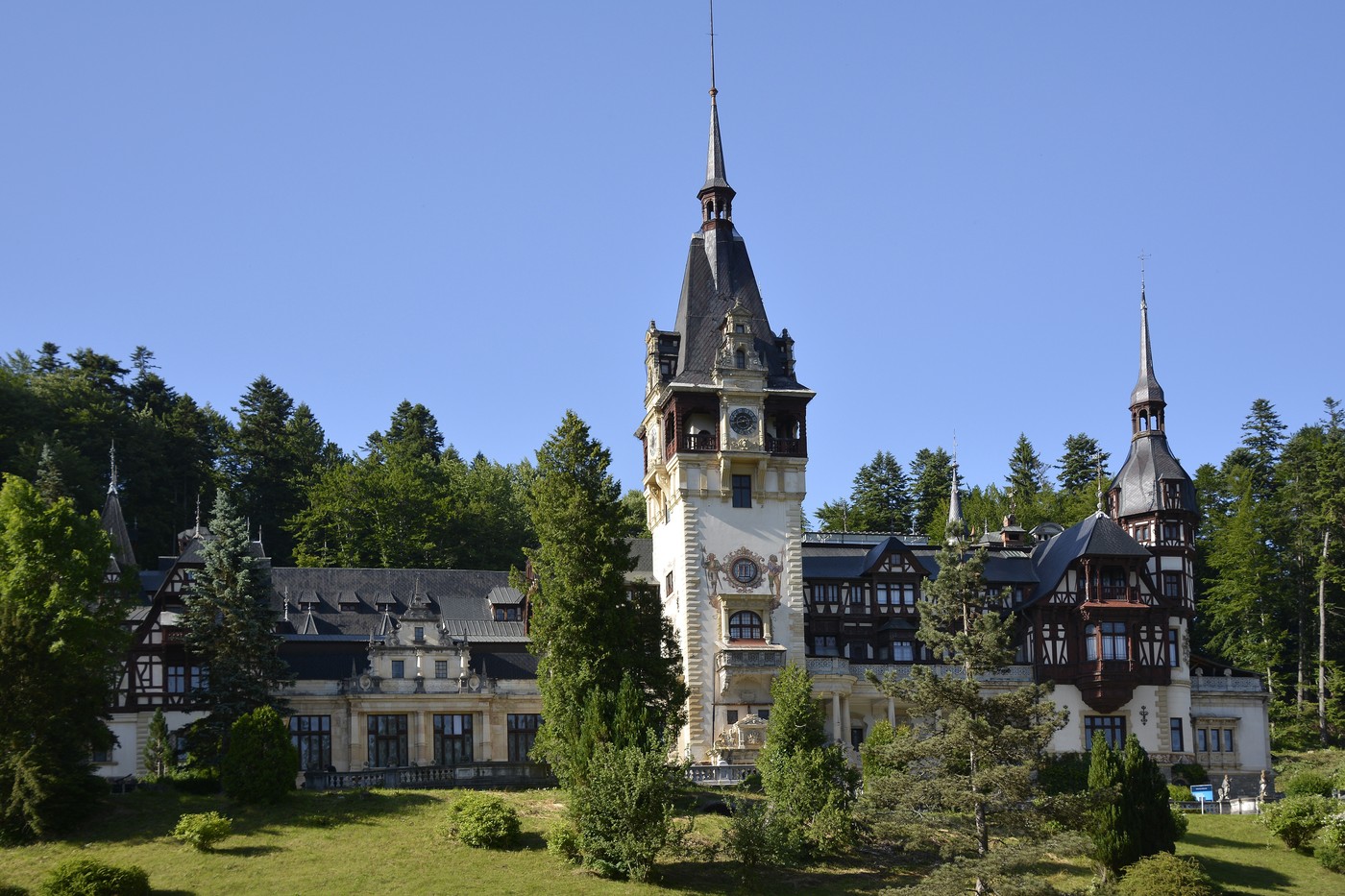 Castelul Peleș, în reparații: Doar un număr limitat de vizitatori pot ...