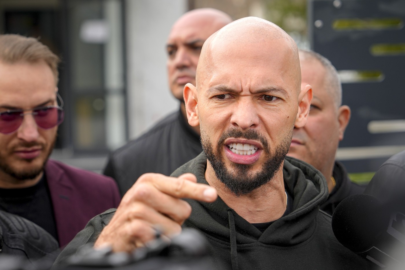 Andrew Tate și fratele său Tristan vor fi extrădați în Marea Britanie ...