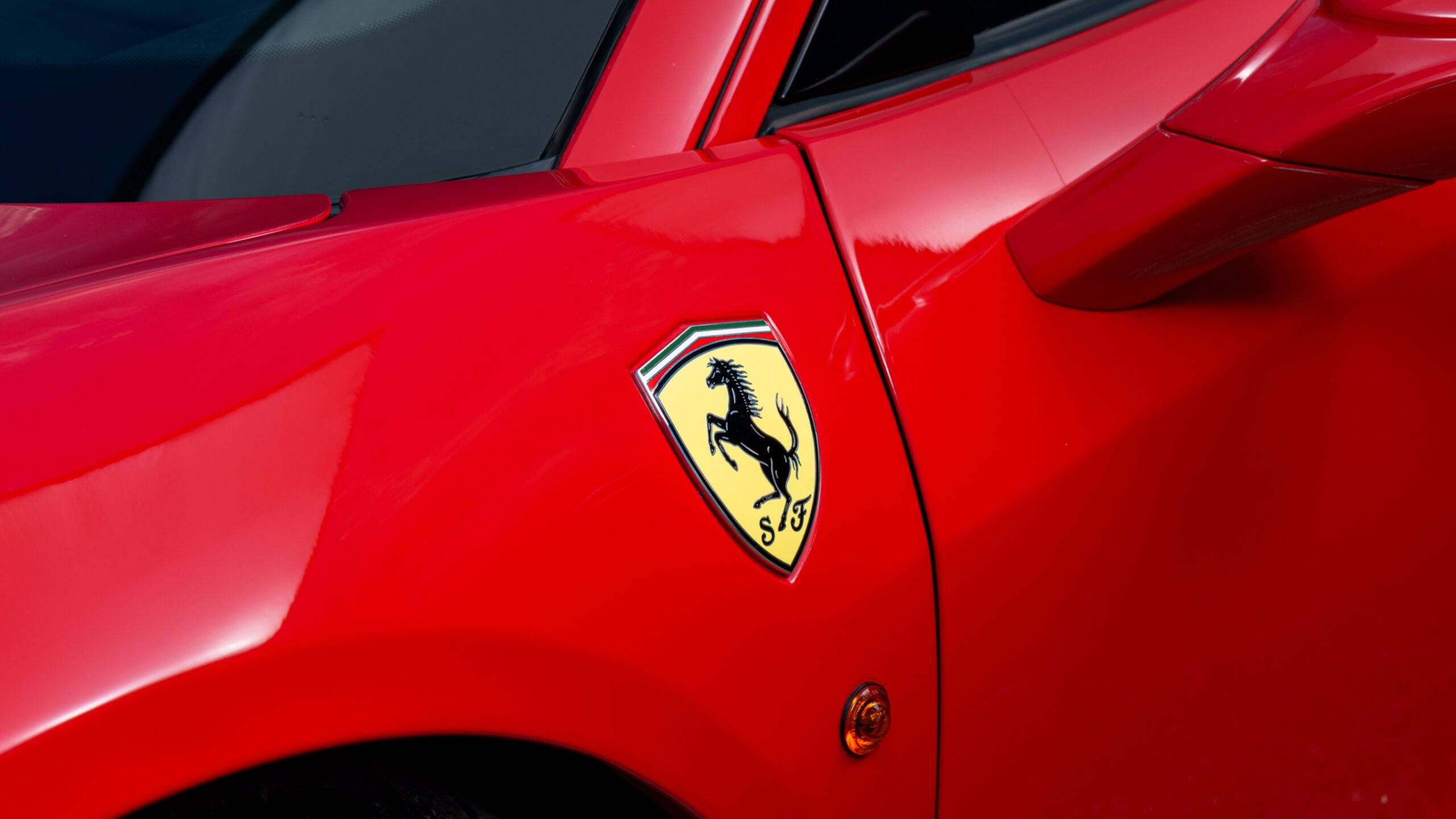 Primul model Ferrari electric se lansează în toamna lui 2025: „Va fi o ...