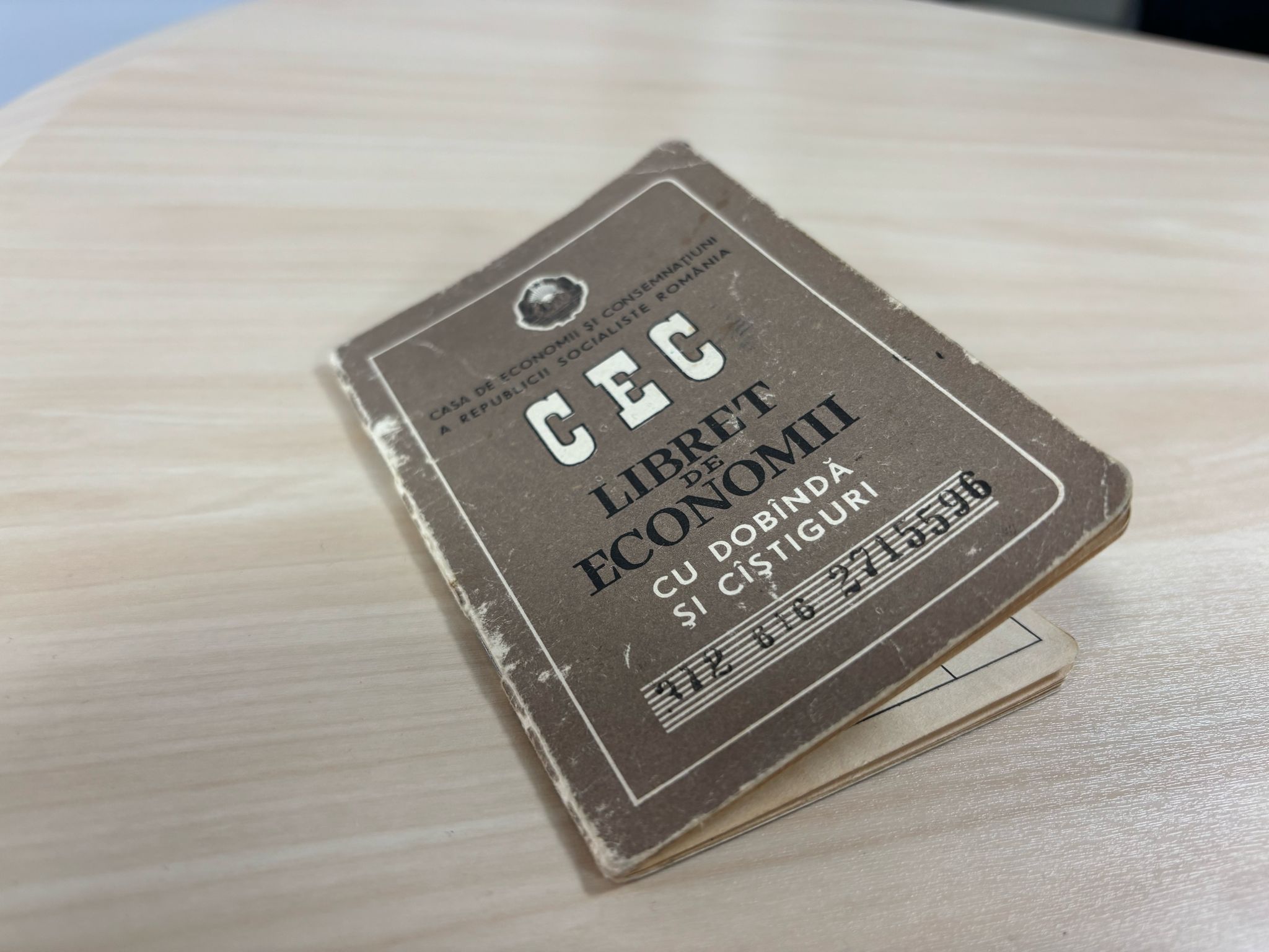 Câți bani pot primi românii care mai au lei pe libretele de economii ...