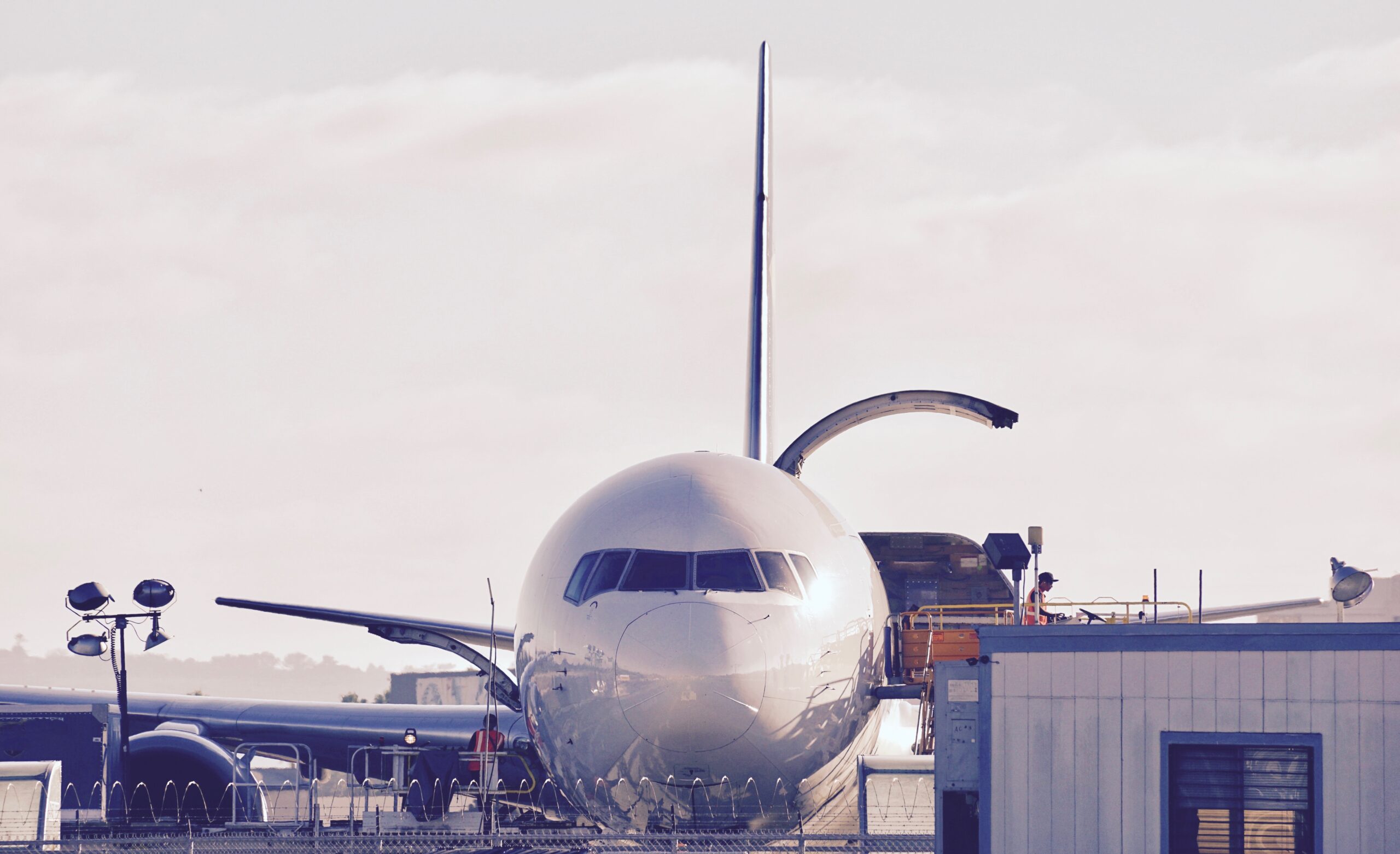Incident pe Aeroportul Otopeni. O pistă a fost închisă din cauza unei ...