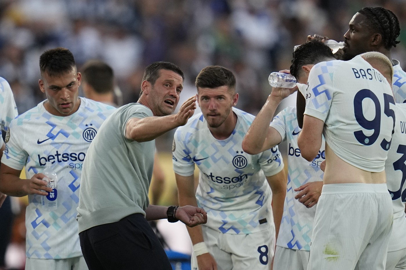 Chivu a debutat ca antrenor la INTER. Ce rezultat a obținut în primul ...