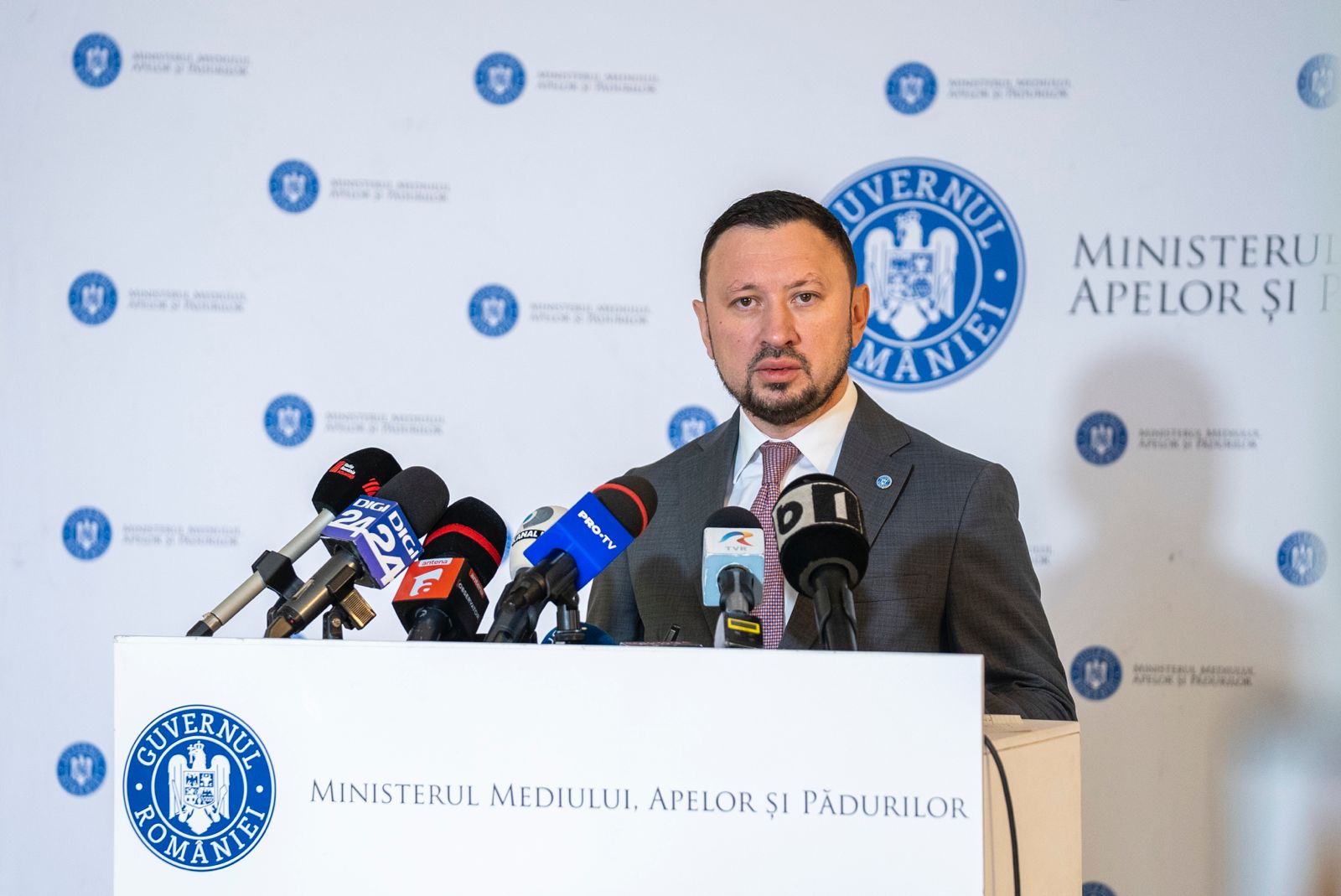 Mircea Fechet, despre Romsilva, cu 99 de directori și PRIME de ...