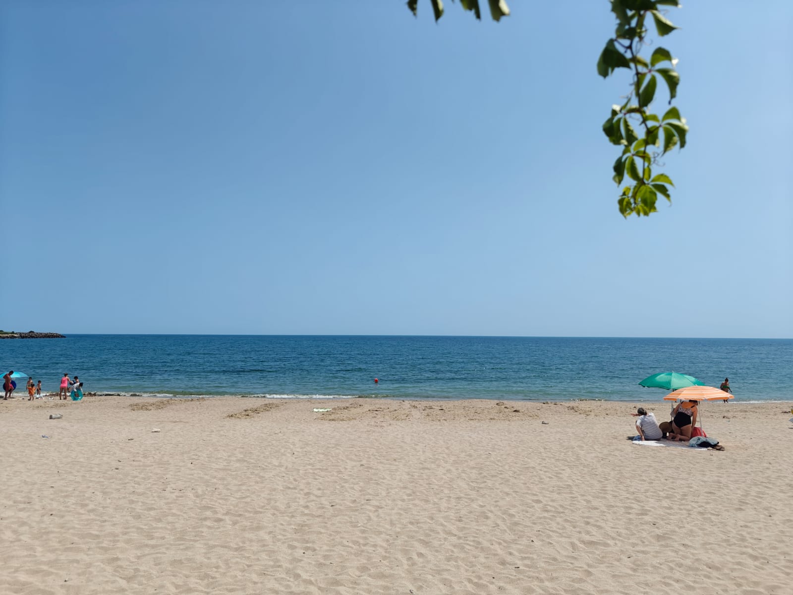 Stațiunea de la Marea Neagră unde „AURUL NEGRU” vindecă mii de turiști ...