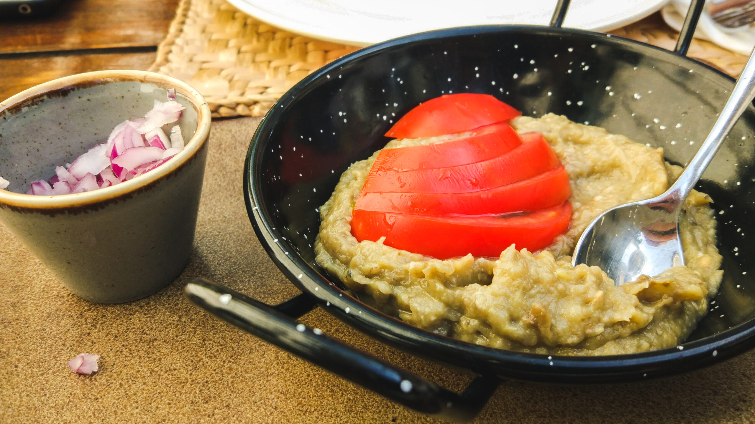 Rețetă de salată de vinete turcească. Ingredientul secret care va ...