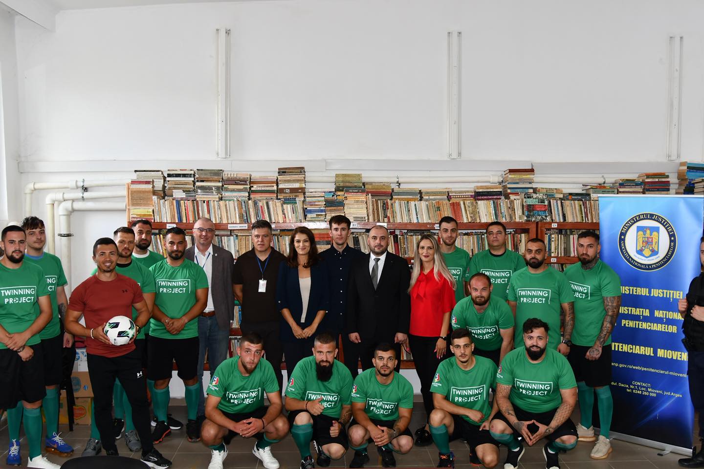 FRF vine la Mioveni să antreneze echipa de fotbal a penitenciarului ...