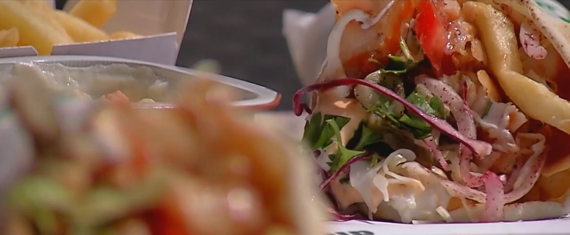 Shaorma, fast-food-ul preferat al românilor, a ajuns să coste cât un ...