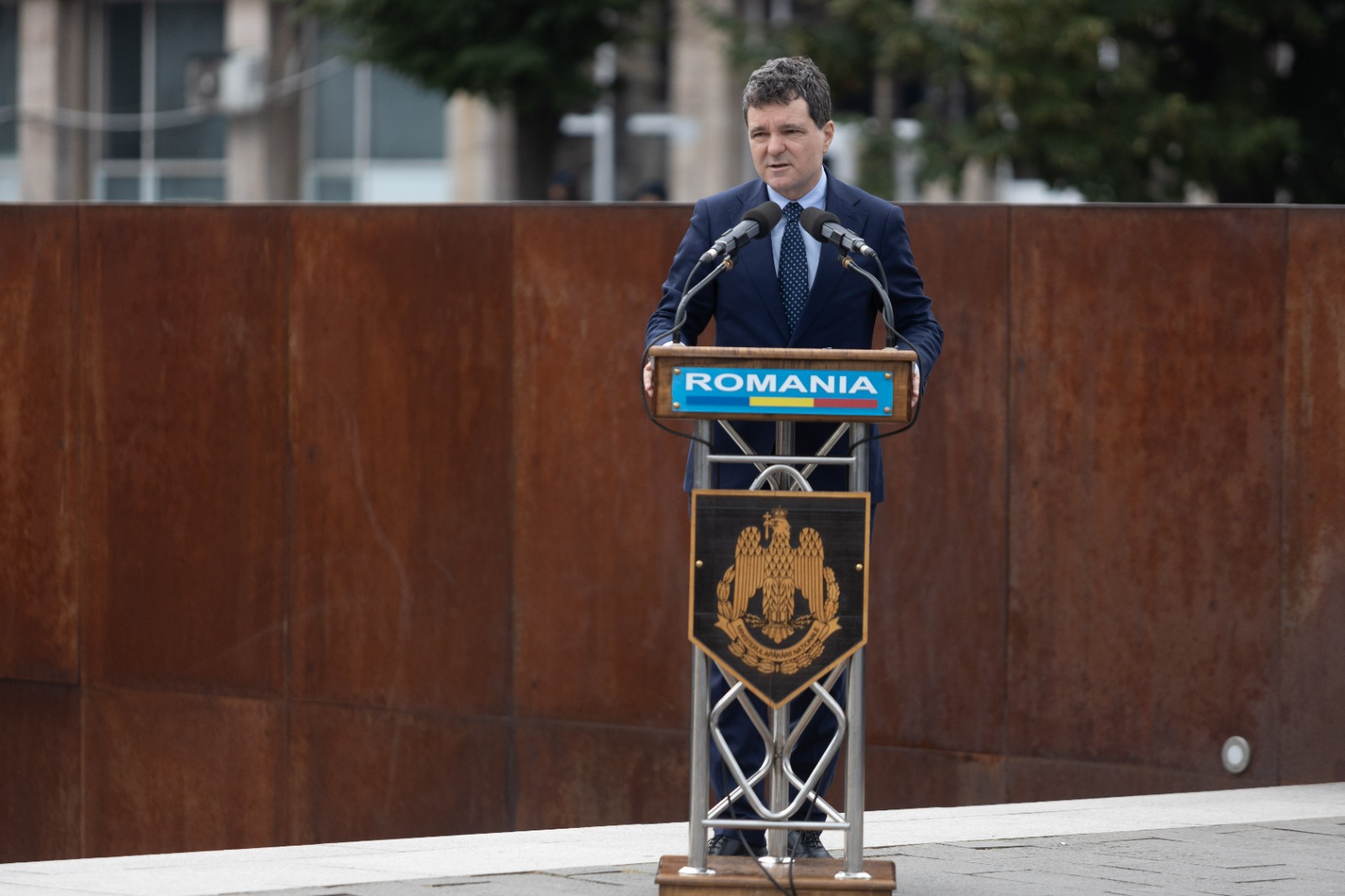 Nicuşor Dan, MESAJ de Ziua Comemorării Holocaustului împotriva Romilor ...