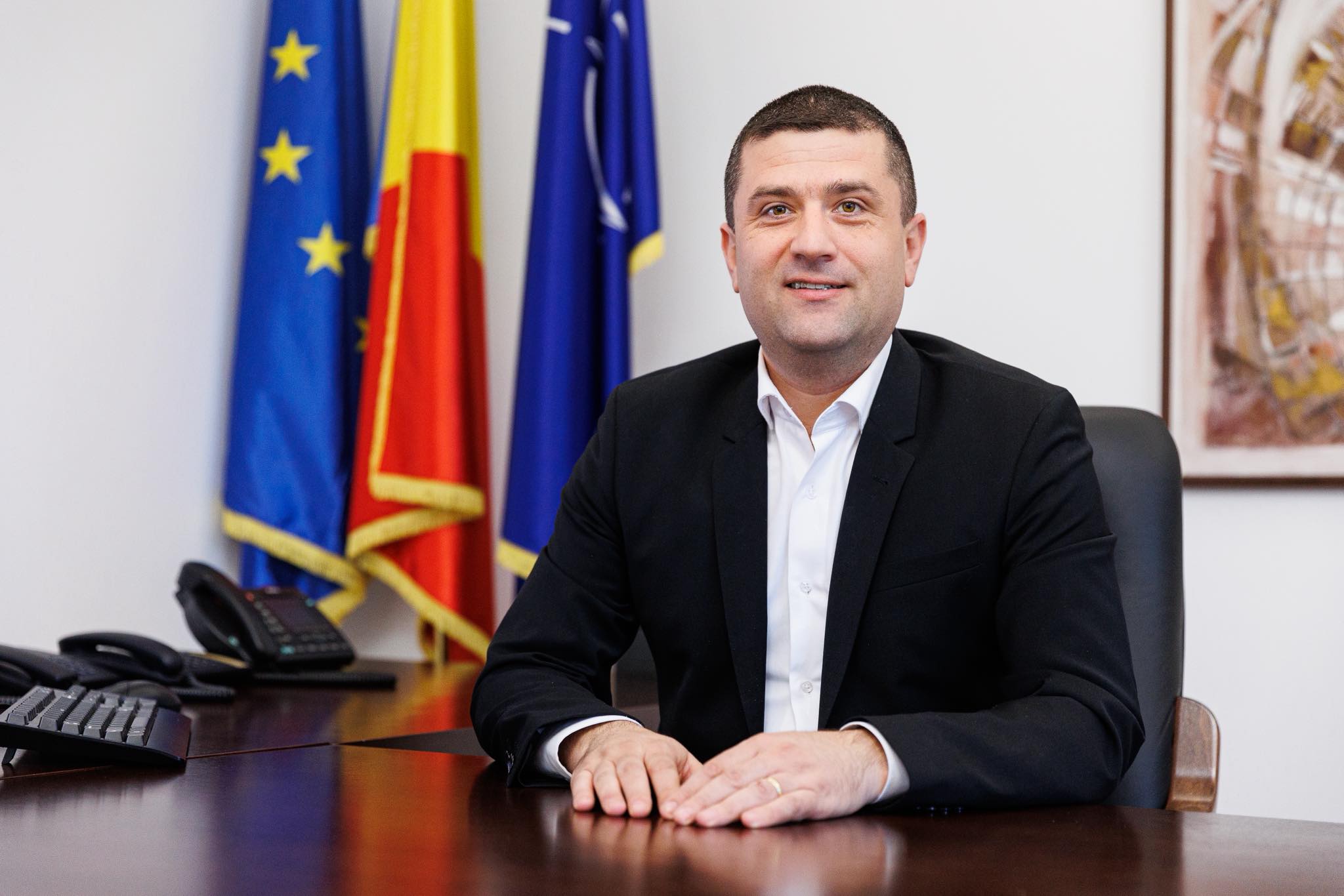 Bolojan l-a demis pe secretarul de stat, reținut de DNA. USR a pus ...